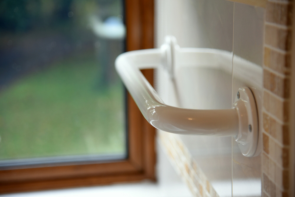 Beneficios de tener una barra de seguridad en tu baño | Kairos Medical